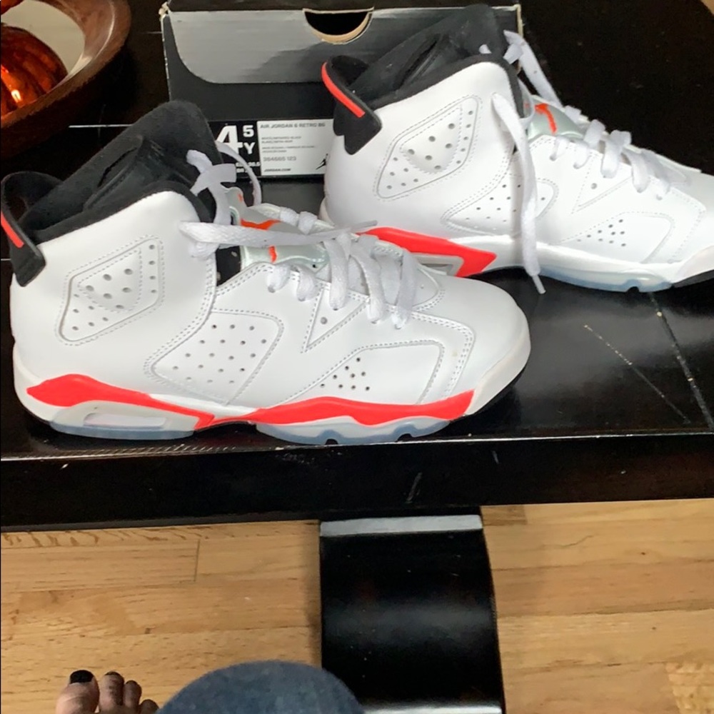 Air Jordan Retro 6 - Gem